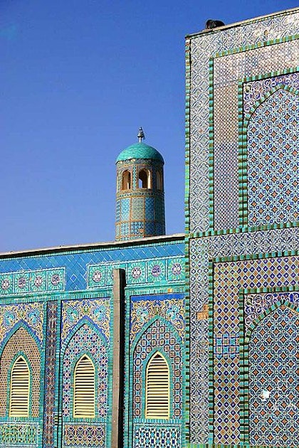 Hoping at the gates | www.splicetoday.com